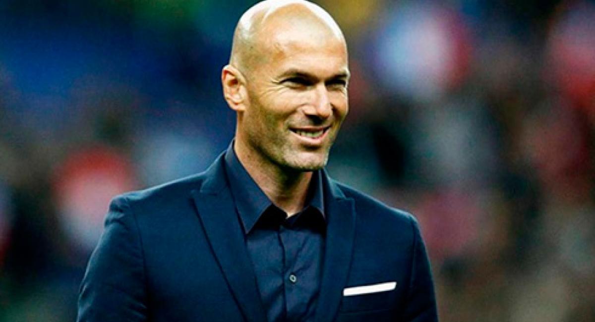 Fútbol Europa Liga Española de Fútbol Zinedine Zidane debutó con pie ... Fútbol Europa Liga Española de Fútbol Zinedine Zidane debutó con pie ...